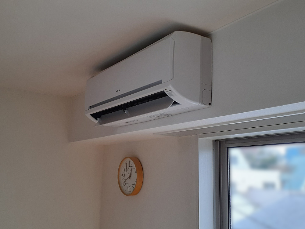 日立製家庭用マルチエアコン入替工事&ボードクロス張替工事｜荒川区 | 業務用エアコン交換・取り付けはお任せ！エアコン総本舗