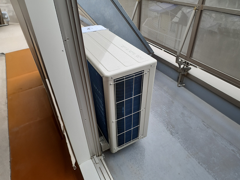 日立製家庭用マルチエアコン入替工事&ボードクロス張替工事｜荒川区 | 業務用エアコン交換・取り付けはお任せ！エアコン総本舗